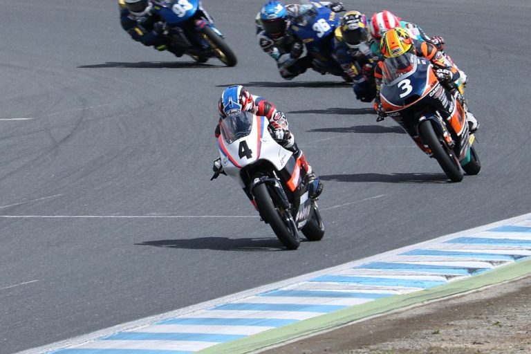 J-GP3 #4 TEAM SRS-Moto 中島 元気 Honda NSF250R | Foto de Moto