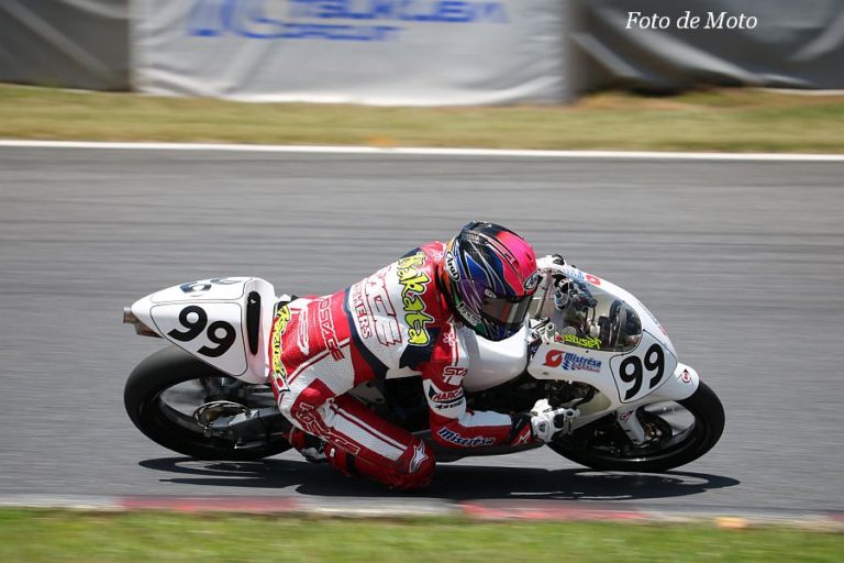 J-GP3 #99 Mistresa·MuSASHi sc.／TC 坂田 和人 HONDA NSF250R | Foto de Moto