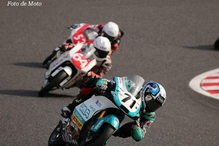 J-GP3 #71 Team P.MU 7C MIKUNI 成田 彬人 Honda NSF250R | Foto de Moto