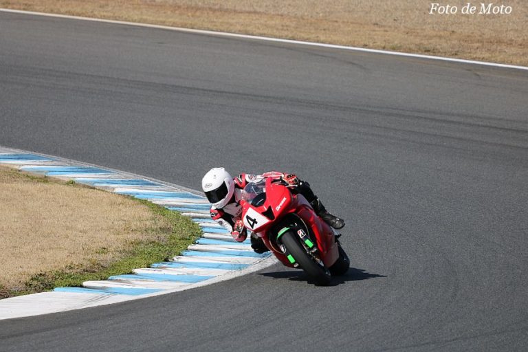 ST600 #4 Honda向陽会ドリームレーシングチーム 小滝 輝 Honda CBR600RR | Foto de Moto