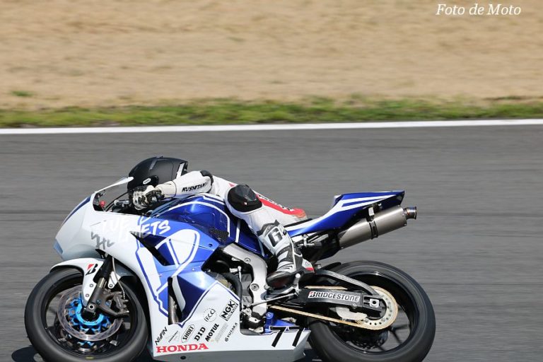 ST600 #77 HondaブルーヘルメットMSC 堀 優作 honda CBR600RR | Foto de Moto